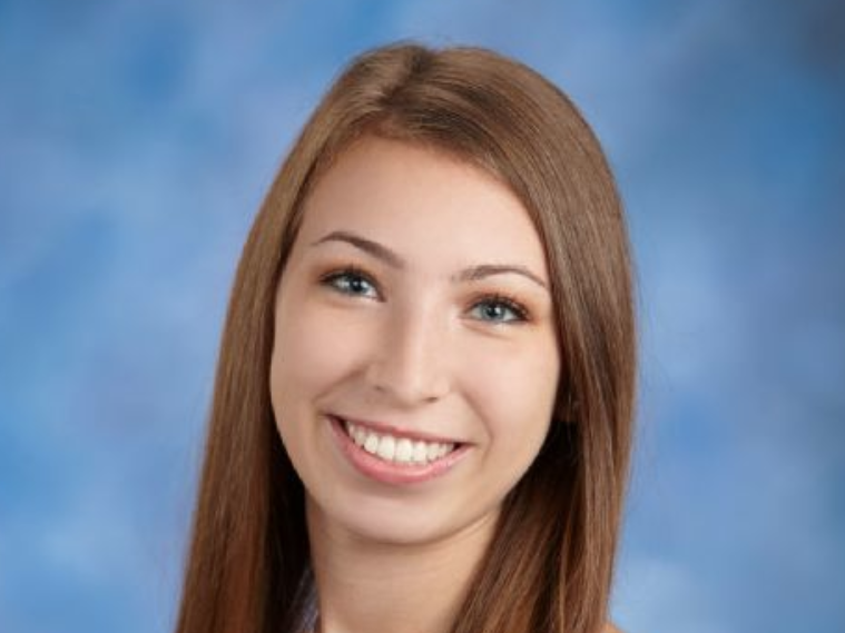 5 QUESTIONS WITH…Senior Eden van Waveren | The Advocate Online