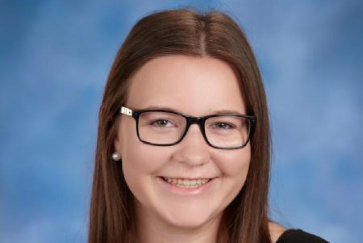 5 QUESTIONS WITH…Senior Julia Bolcer | The Advocate Online