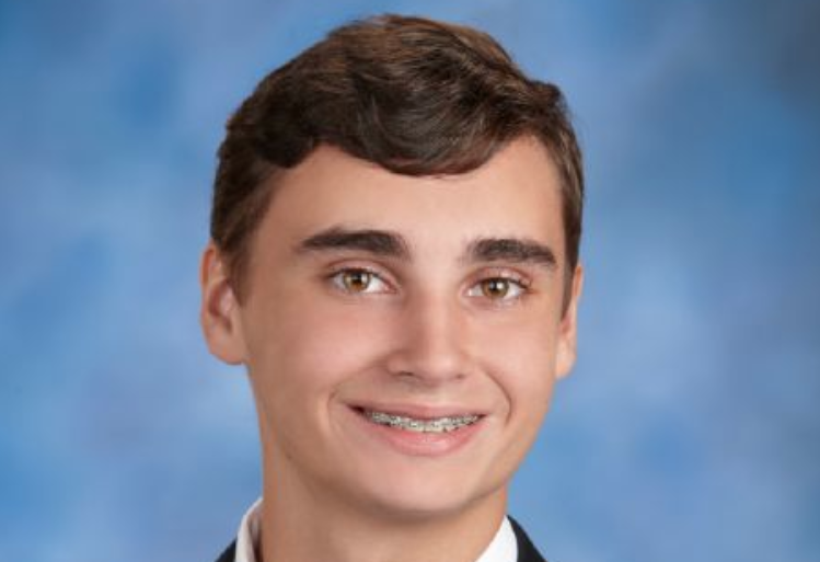 5 QUESTIONS WITH…Senior Thomas Genova | The Advocate Online